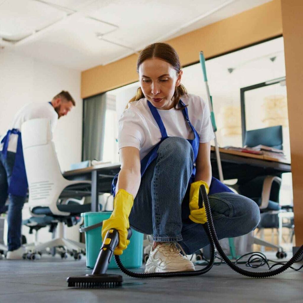 How to use cleaning equipment properly - SkyClean Panama
